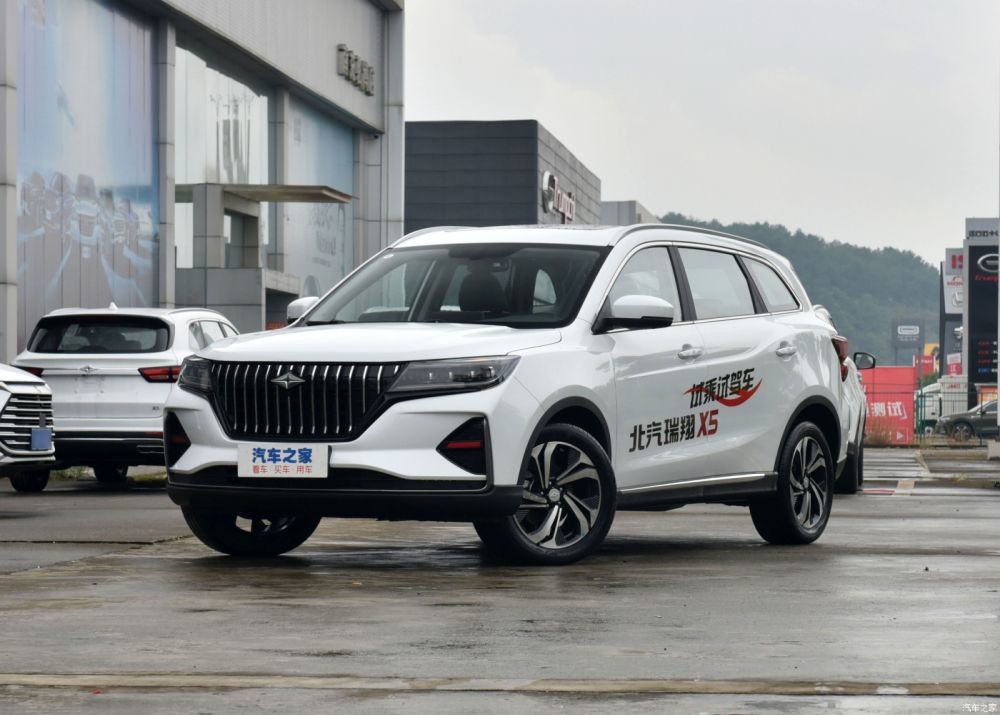 High Speed 180km/H 7 Seater SUV Petrol Hybrid Car Large Space Vehicle